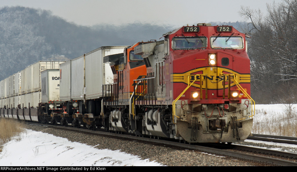 BNSF 752
